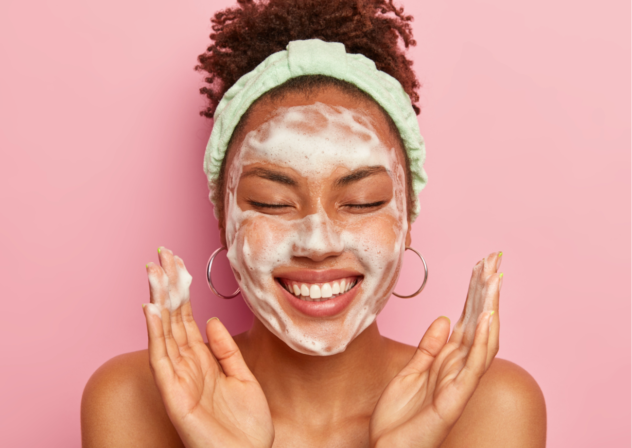 Come eseguire una pulizia del viso professionale: 5 step | Magazine CEF